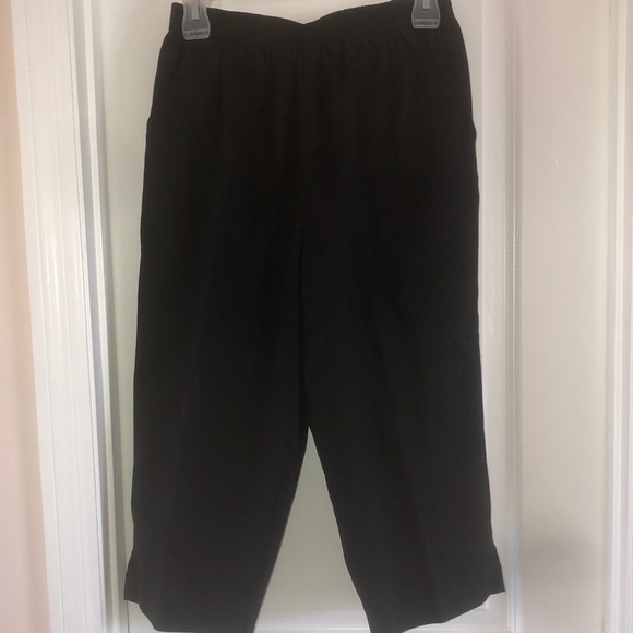 Laura Scott | Pants & Jumpsuits | Laura Scott Capris 61 | Poshmark